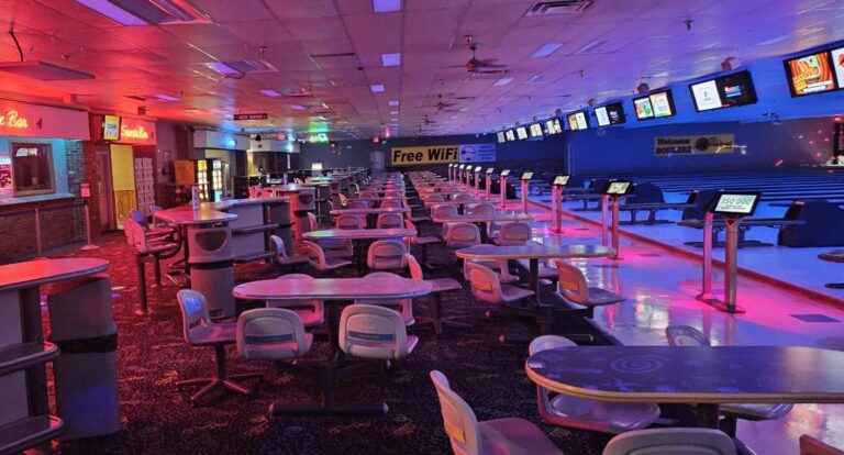 Cosmic Bowling in Lafayette, IN | Mike Aulby’s Arrowhead Bowl